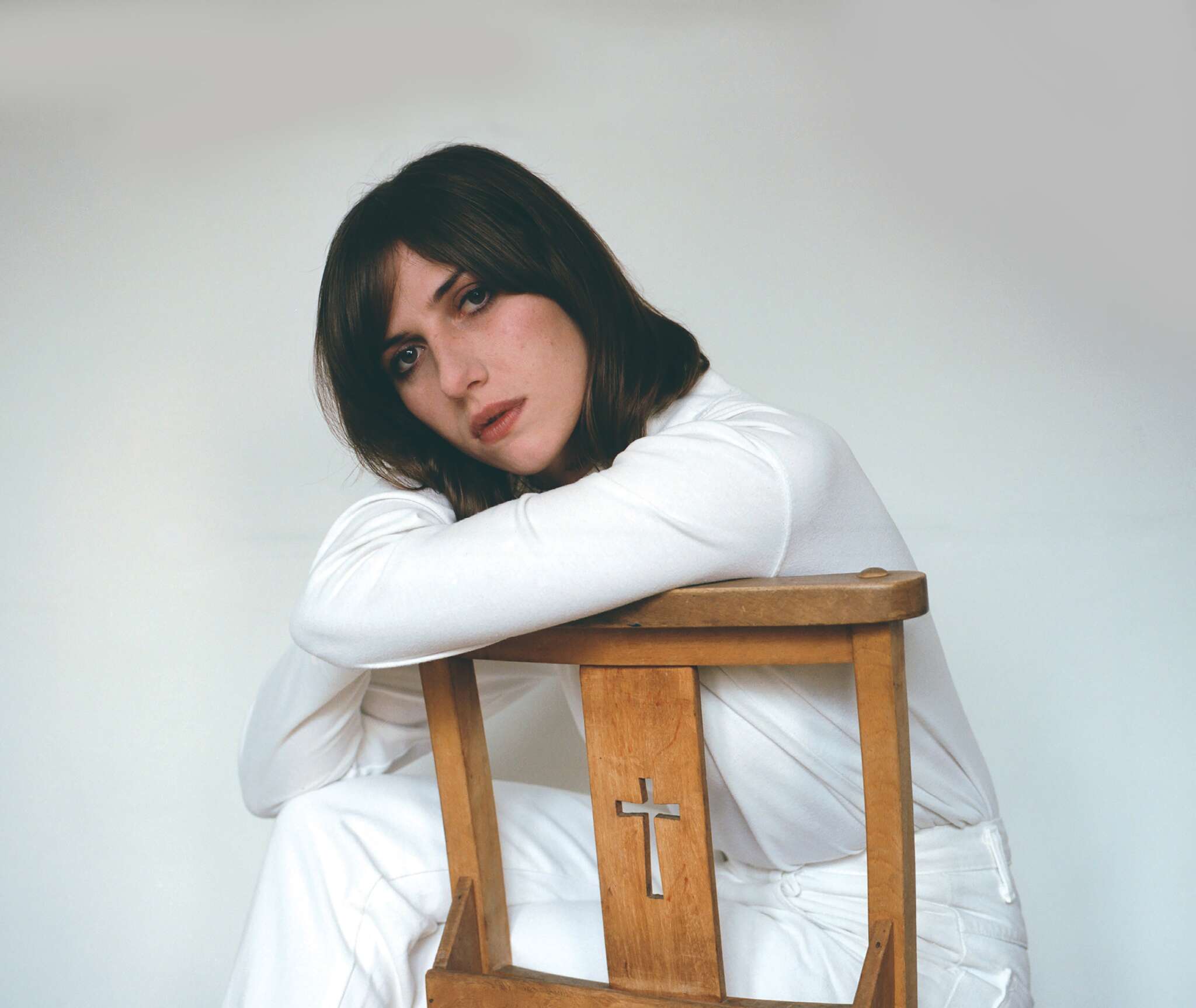 Aldous Harding: Neue Single „Old Peel“ samt Video - kulturnews.de