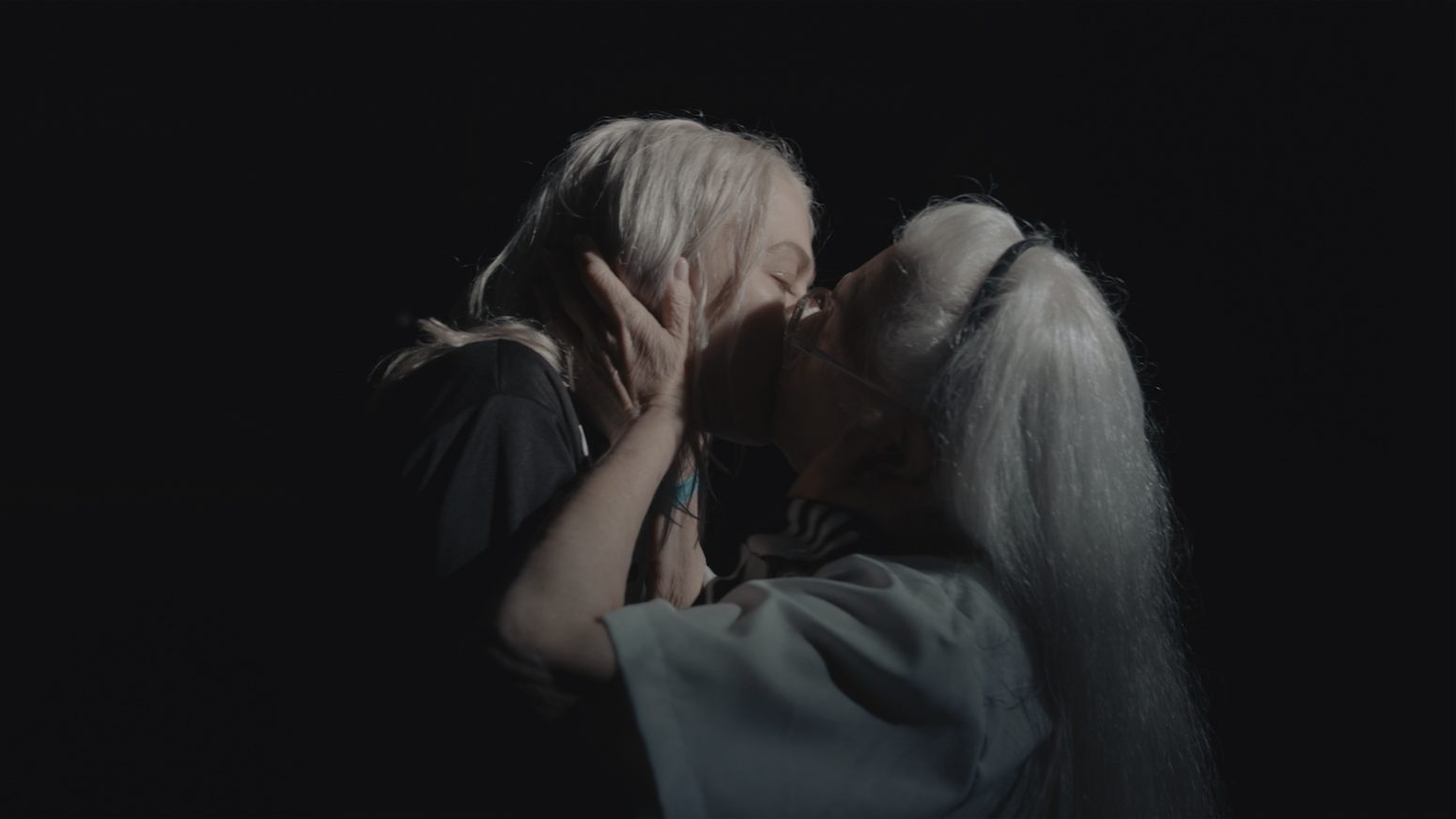 Phoebe Bridgers: Neues Video zu „I know the End“
