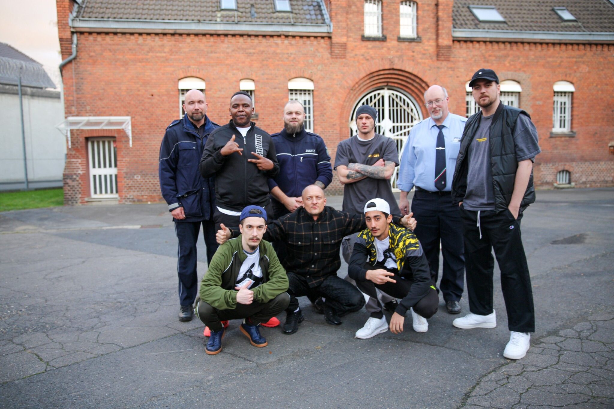 „Prison Tapes – Rap hinter Gitter“: Projektwoche im Knast bei RTL+ ...