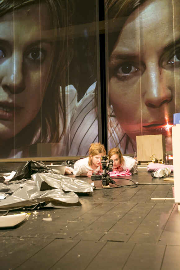 Mirandy Julys Buch „Der erste fiese Typ“ hat am Schauspielhaus Bochum ...