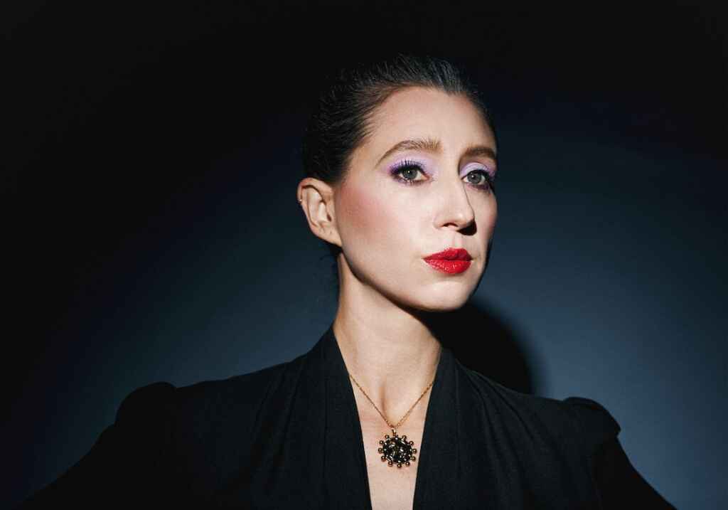 Hazel Iris im Interview zu „May Queen“ - kulturnews.de