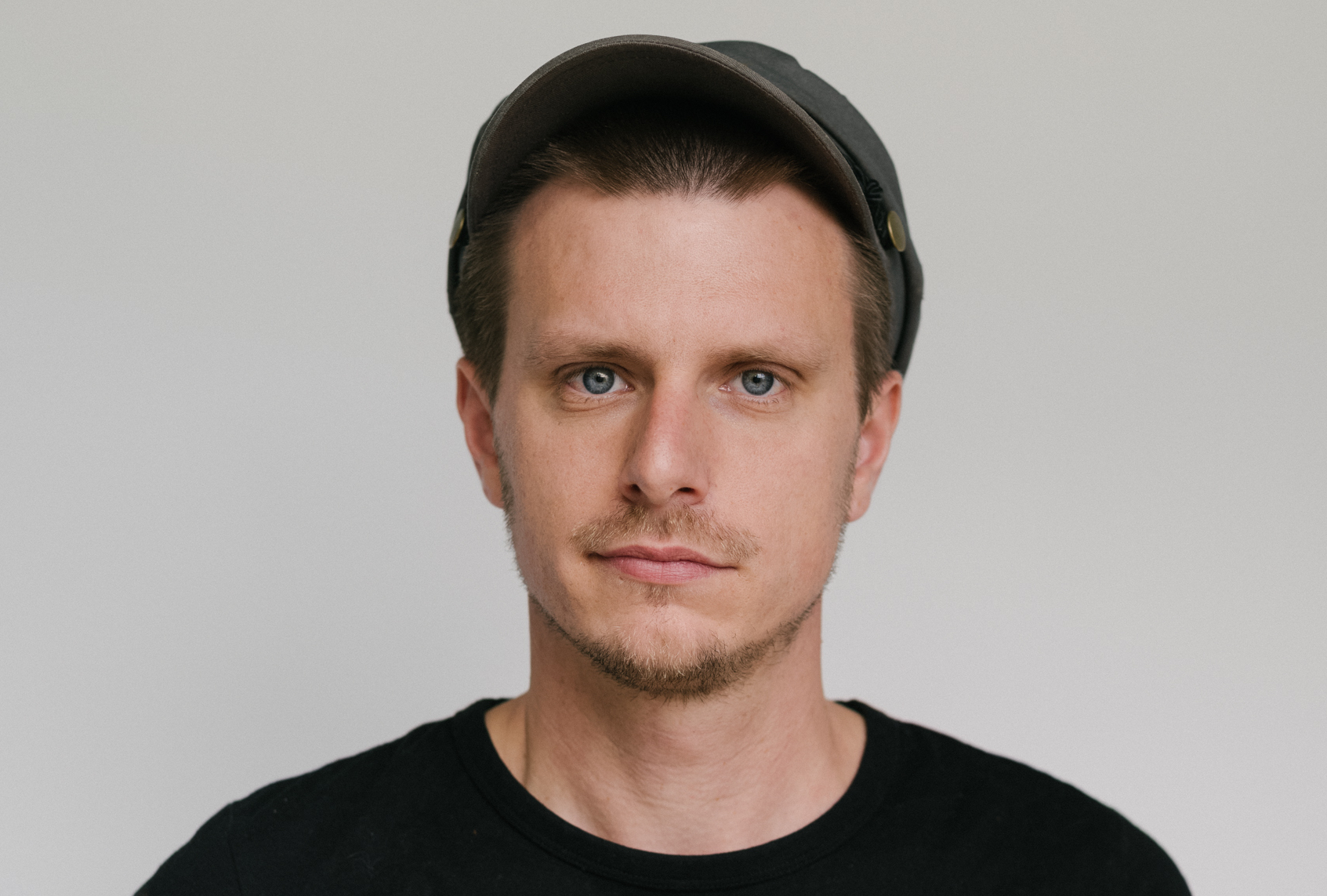 Moritz Neumeier ist es „Unangenehm“. - kulturnews.de