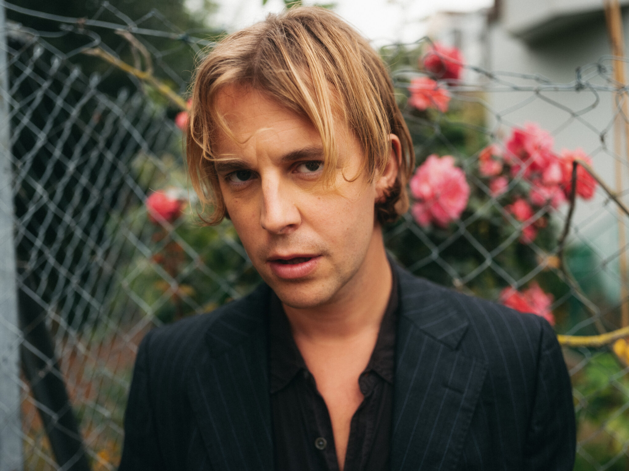 Tom Odell im Interview zu „Black Friday“: Eine weichere Welt ...