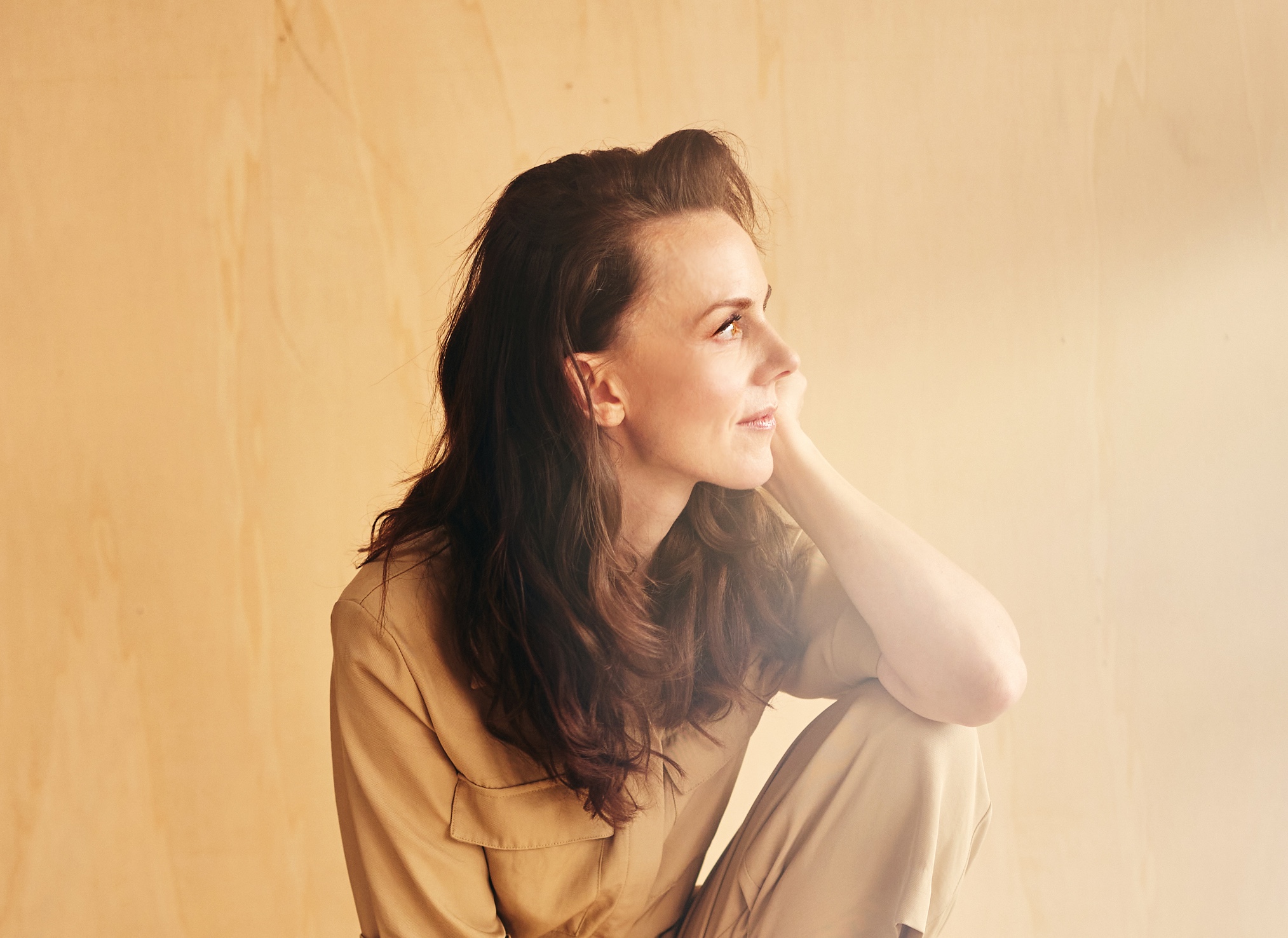 „Kintsugi“ von Anna Depenbusch: Ein funkelnder Scherbenhaufen - kulturnews.de