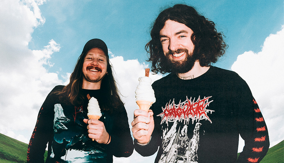 Traditionell humorvoll: das Folkduo Dug live 2026 - kulturnews.de